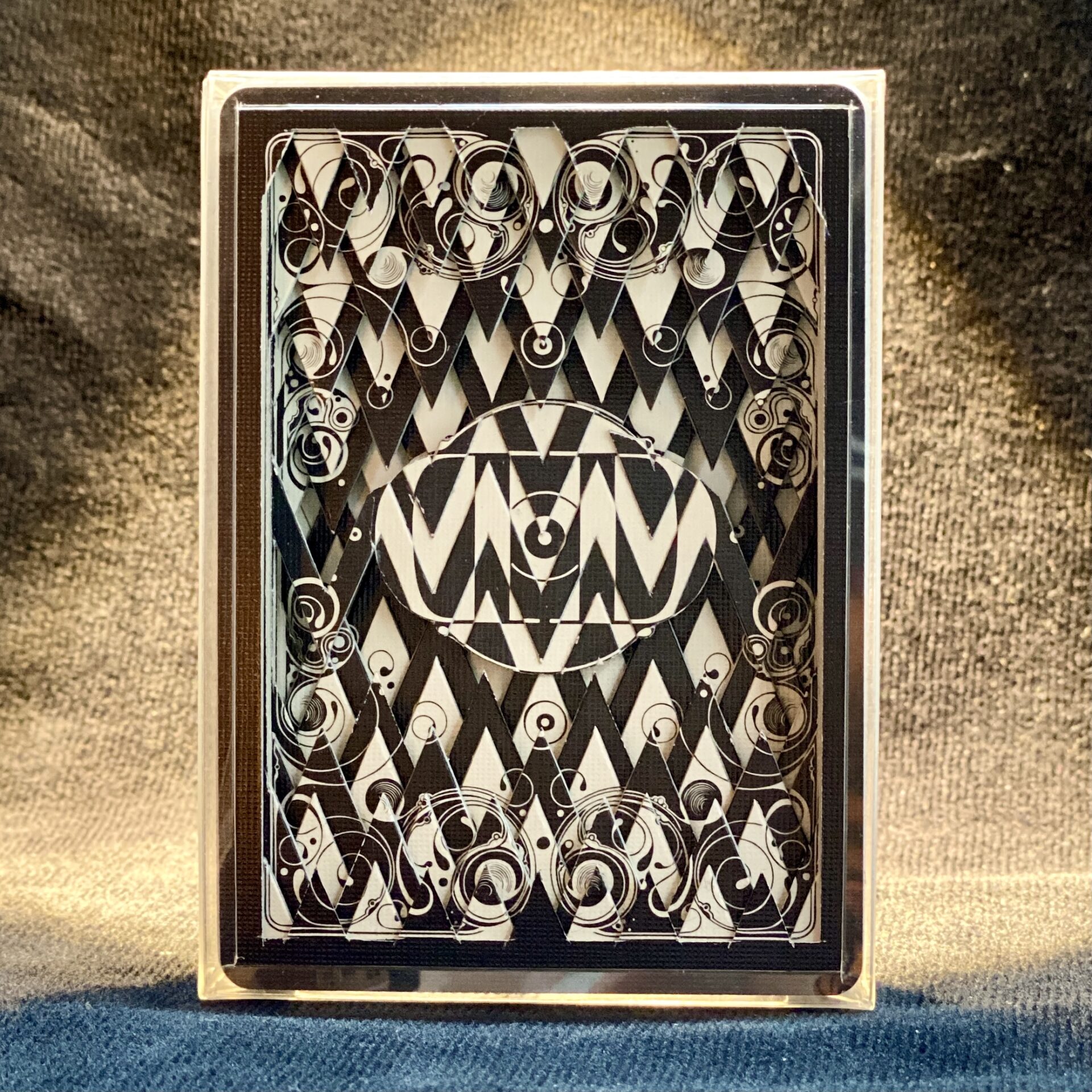 Dan & Dave Smoke & Mirrors Diamonds carved playing cards - Victor de ...
